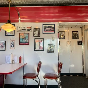 62 CLASSIC’ DINER - Updated December 2025 - 38 Photos & 46 Reviews ...