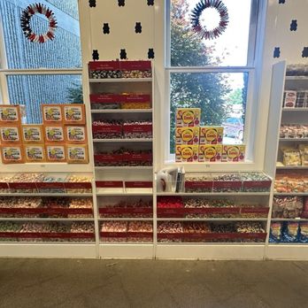 ALBANESE CONFECTIONERY - Updated December 2025 - 748 Photos & 405 ...