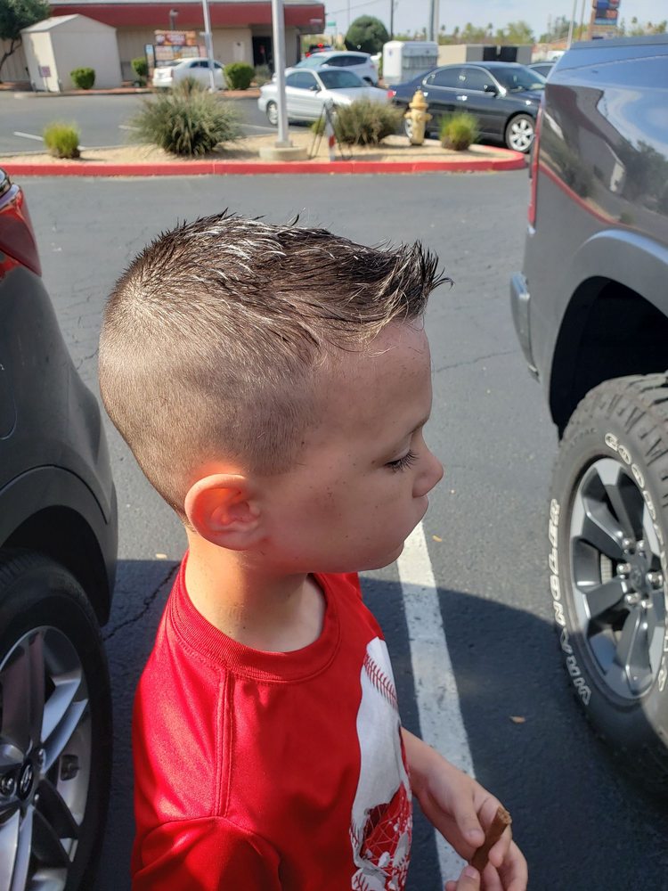 THE GOLDEN RAZOR BARBER & BEAUTY - Updated April 2025 - 15 Photos ...