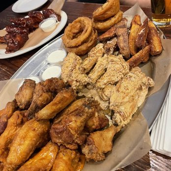 OUTPUT LOUNGE & SPORTS BAR - 246 Photos & 441 Reviews - 1758 W Grand ...