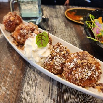 YAZ’S TABLE - Updated July 2024 - 995 Photos & 500 Reviews - 1209 ...