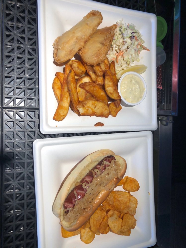 CYPRESS MOUNTAIN CRAZY RAVEN BAR AND GRILL - 59 Photos & 31 Reviews ...