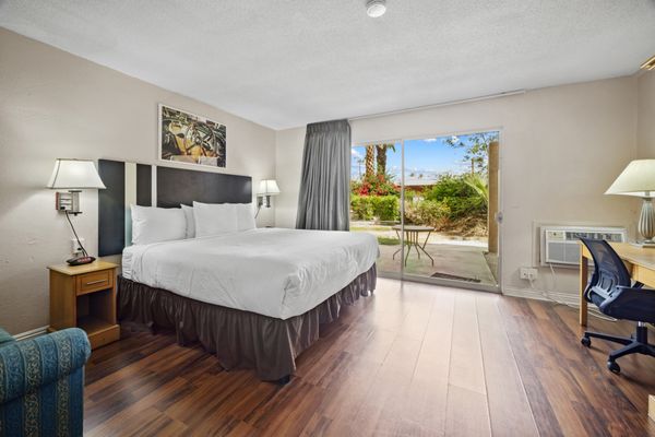 SOL SPRINGS INN - Updated October 2025 - 27 Photos - 67495 E Palm Canyon Dr, Cathedral City ...
