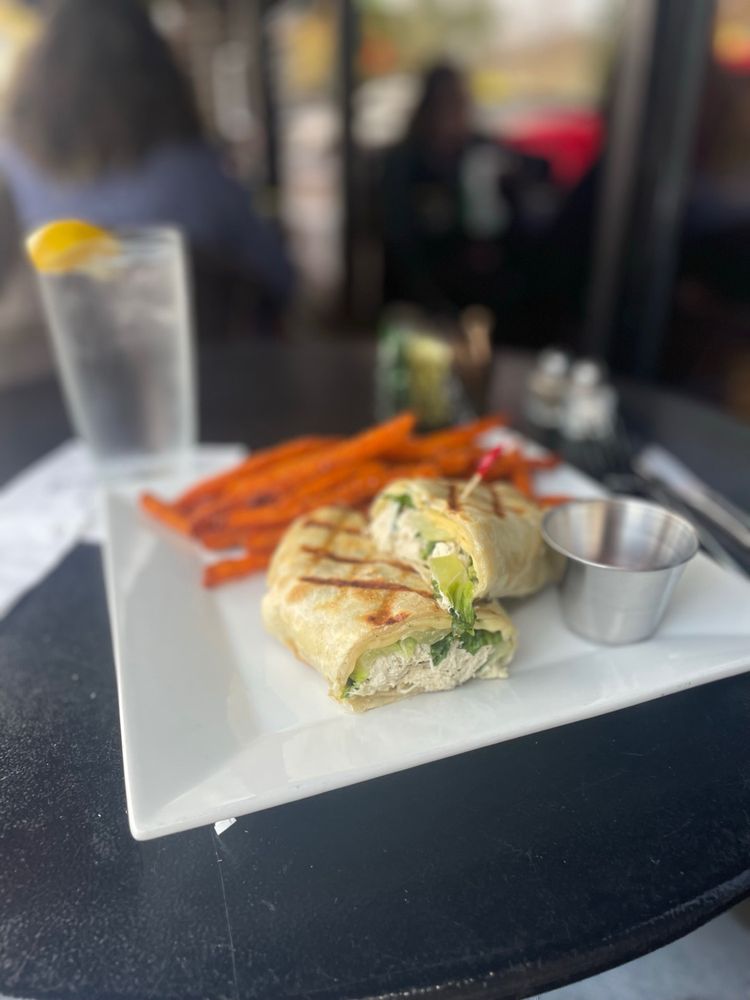 BISCOTTIS - 1559 Photos & 746 Reviews - 3556 St John's Ave ...