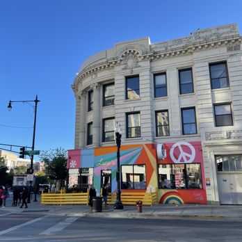 LUCY’S - 243 Photos & 255 Reviews - 4570 N Broadway Ave, Chicago ...