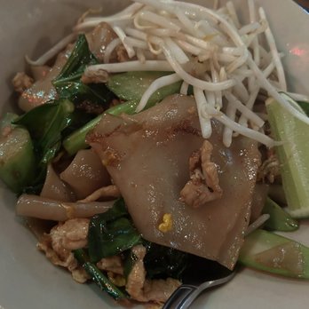 MEE SEN THAI EATERY - Updated July 2024 - 607 Photos & 546 Reviews ...
