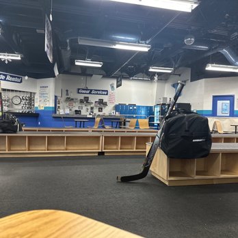 WINTERHAWKS ICE CENTER - Updated October 2025 - 65 Photos & 64 Reviews ...