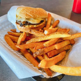 KILLER BURGER OAKWAY - Updated December 2025 - 76 Photos & 69 Reviews ...