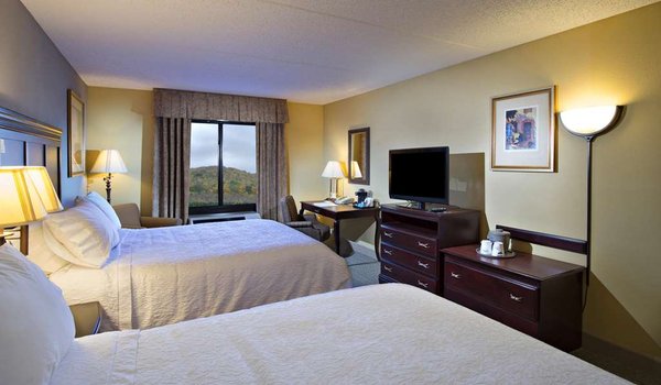 HAMPTON INN BENNINGTON - 73 Photos & 28 Reviews - 51 Hannaford Sq ...
