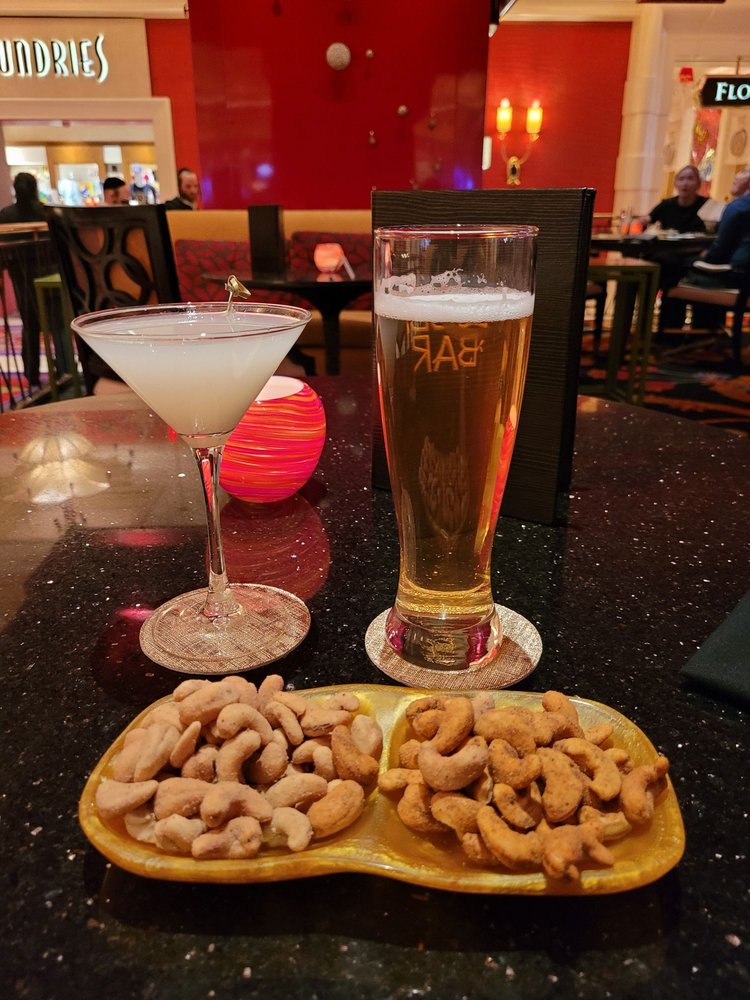 LOBBY BAR - Updated January 2026 - 261 Photos & 150 Reviews - 3131 Las ...