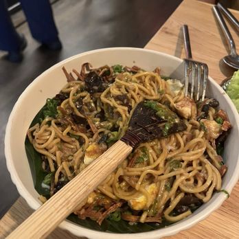 NAKS - Updated October 2025 - 950 Photos & 273 Reviews - 201 1st Ave ...