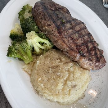 GATE 12 BAR & GRILL - Updated August 2024 - 176 Photos & 136 Reviews ...