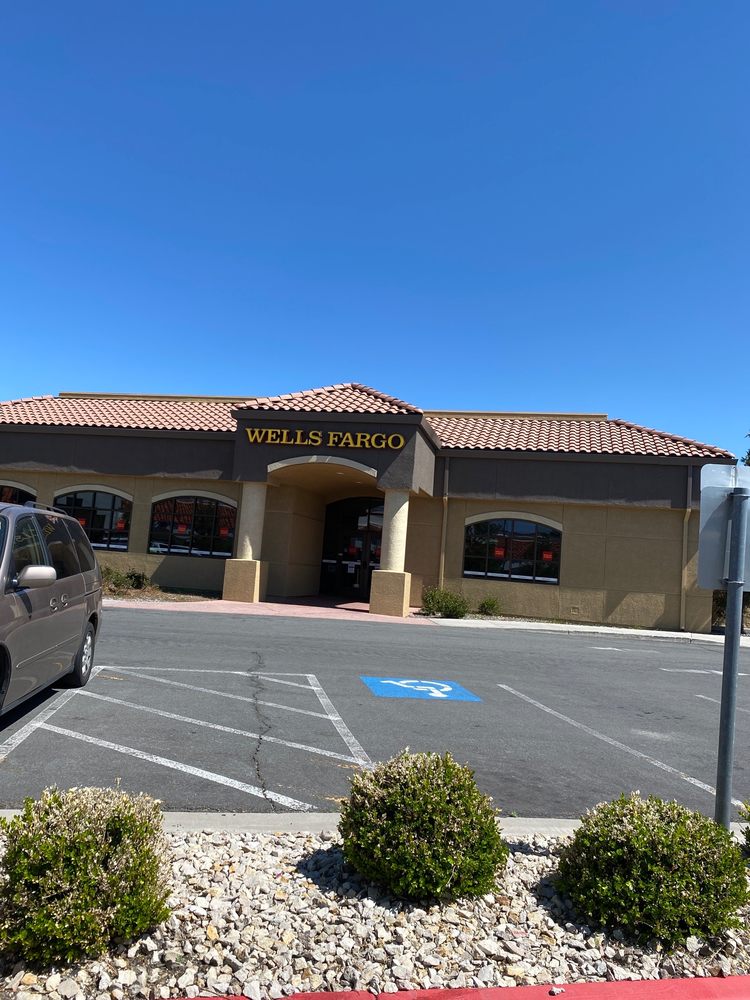 WELLS FARGO BANK - Updated May 2025 - 21 Reviews - 497 S Meadows Pkwy ...