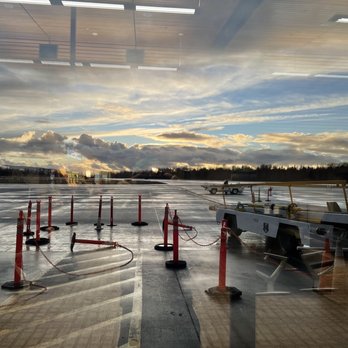 BELLINGHAM INTERNATIONAL AIRPORT - BLI - Updated September 2025 - 142 ...