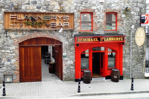 FLANNERYS BAR - Updated October 2025 - 23 Photos & 10 Reviews - 17 ...