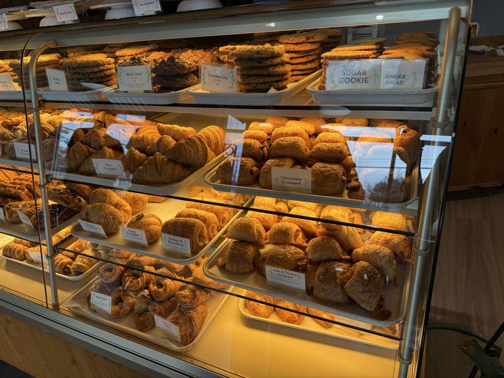 UPPER CRUST BAKERY - Updated December 2025 - 505 Photos & 732 Reviews ...