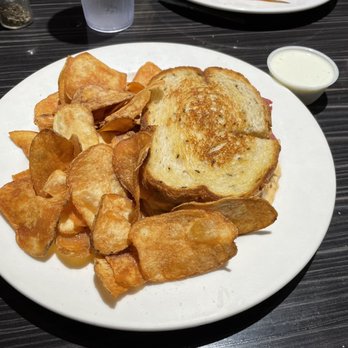 DJ’S RESTAURANT & SKYLOUNGE - Updated January 2026 - 77 Photos & 119 ...