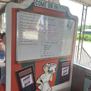 CONNIE’S DINER - 162 Photos & 166 Reviews - 205 E Main St, Waterloo ...