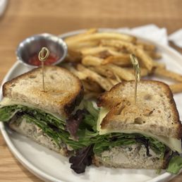 THE ELEANOR - Updated February 2025 - 542 Photos & 340 Reviews - 3207 N ...