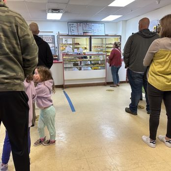 MAX’S DONUT SHOP - Updated July 2024 - 174 Photos & 324 Reviews - 105 N ...