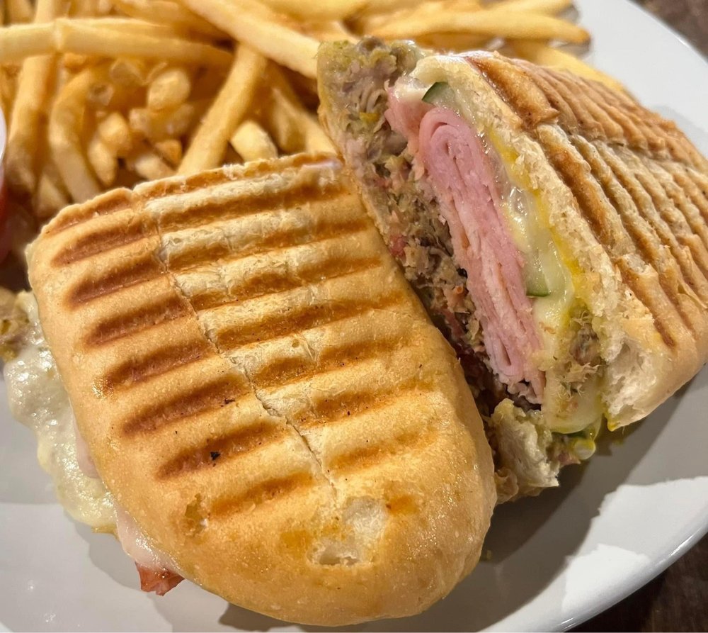 BENNY’S TAVERN - 47 Photos & 26 Reviews - 3631 Blvd, Colonial Heights ...