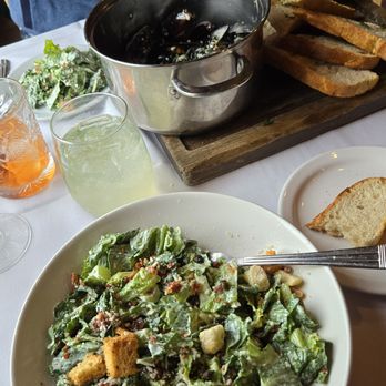 THE MAPLE LEAF - Updated August 2024 - 585 Photos & 391 Reviews - 137 ...