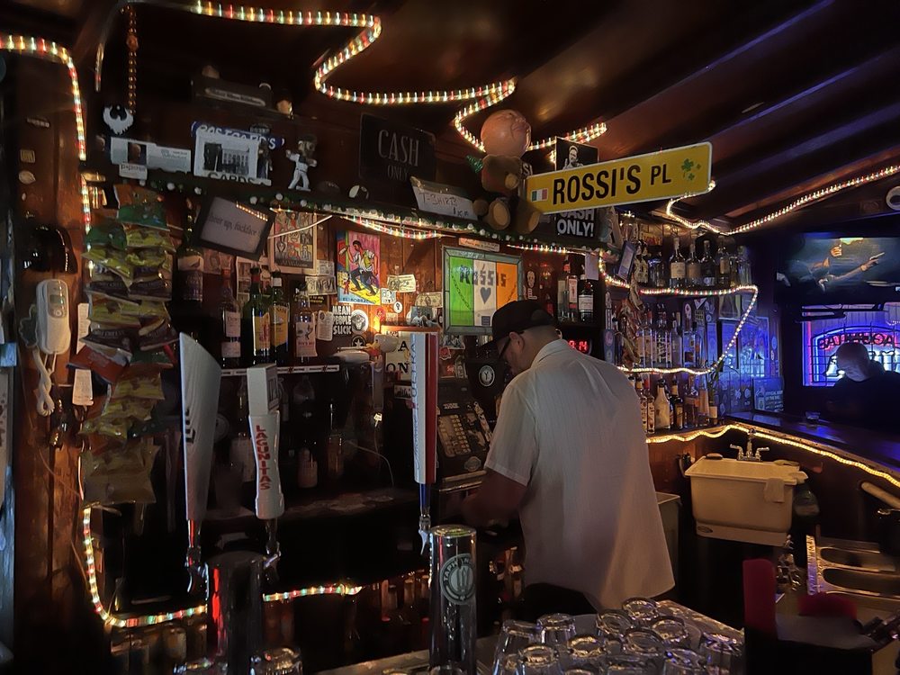 ROSSI’S LIQUORS - 167 Photos & 395 Reviews - 412 N State St, Chicago ...