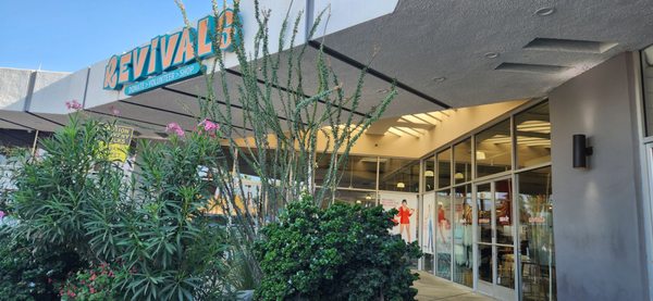 REVIVALS - Updated September 2025 - 117 Photos & 203 Reviews - 611 S ...