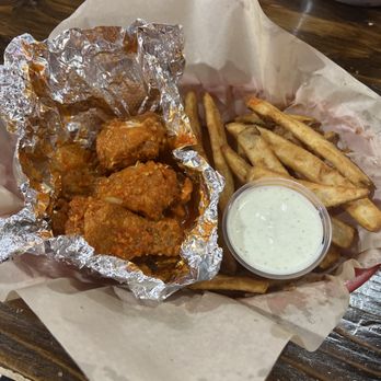 WINGS Y MAS - Updated October 2025 - 64 Photos & 74 Reviews - 1145 W ...