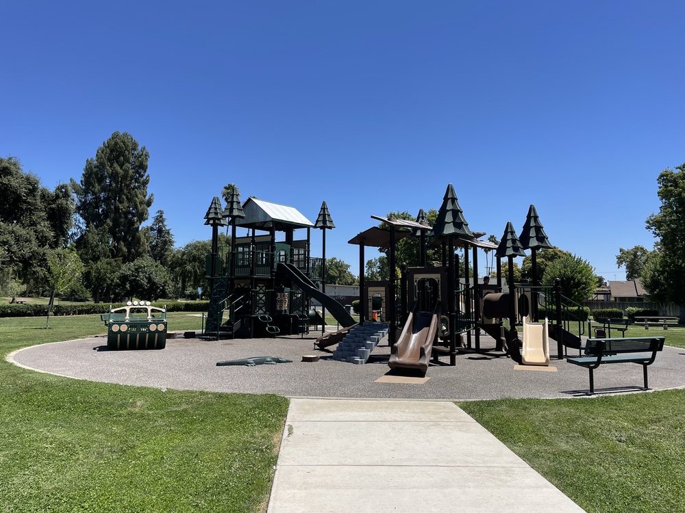 APPLEGATE CHILDREN’S PLAYGROUND - Updated December 2025 - 1045 W 25th ...