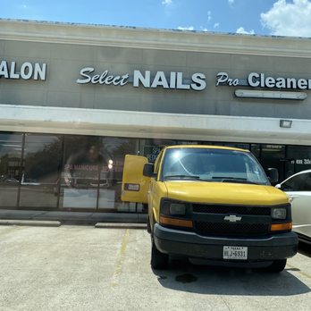 Select nails store
