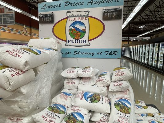 T&R MARKET - Updated January 2026 - 45 Photos - 667 N Hwy 491, Gallup ...