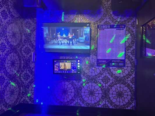 MUSIC BOX KTV - Updated December 2025 - 28 Photos & 111 Reviews - 40-15 ...