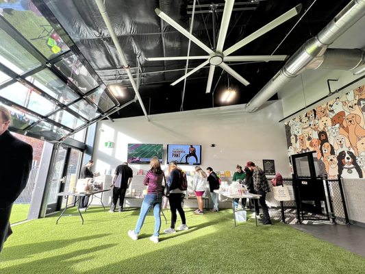 PAWS & PINTS - 64 Photos & 26 Reviews - 6218 Willowmere Dr, Des Moines ...