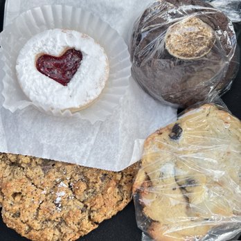 LAYERED CAKERIE - Updated December 2024 - 2475 Photos & 1993 Reviews ...