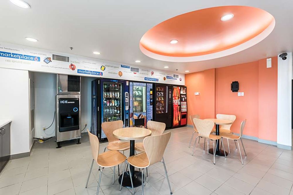 MOTEL 6 - Updated December 2024 - 38 Photos - 405 Ogilvie Street ...