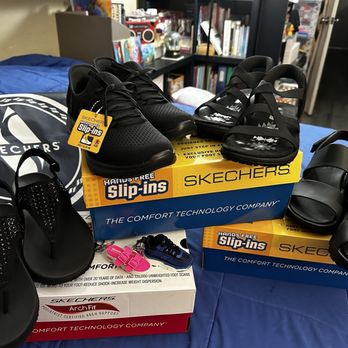 SKECHERS FACTORY OUTLET - Updated October 2025 - 87 Photos & 78 Reviews ...