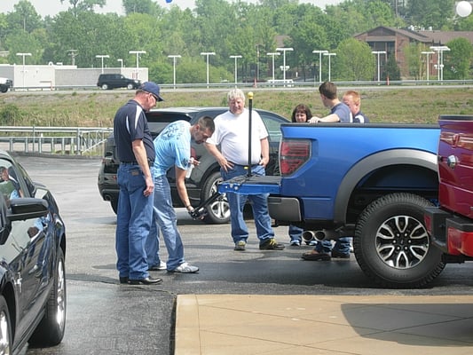 REUTHER FORD - Updated October 2025 - 26 Photos - 1325 McNutt St ...