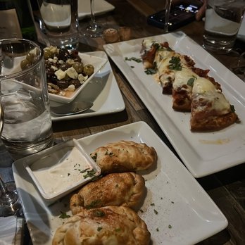 TWISTED VINE - Updated July 2024 - 1159 Photos & 1306 Reviews - 127 W ...