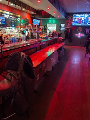 MID TOWN PUB - Updated January 2026 - 92 Photos & 148 Reviews - 2405 ...