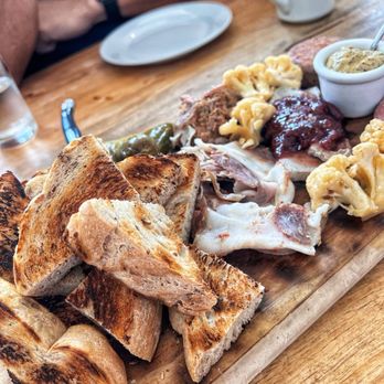 DAI DUE - Updated July 2024 - 1172 Photos & 709 Reviews - 2406 Manor Rd ...