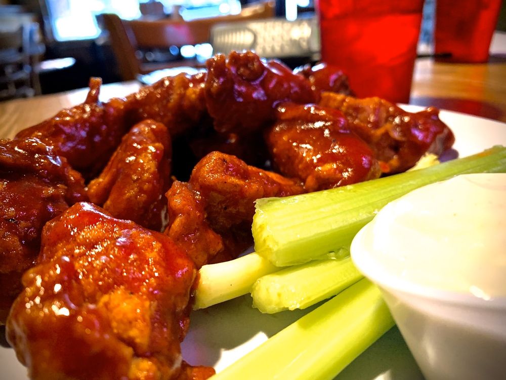 VAN’S PIZZA, PUB & GRILL - 27 Photos & 48 Reviews - 3333 N Harrison St ...