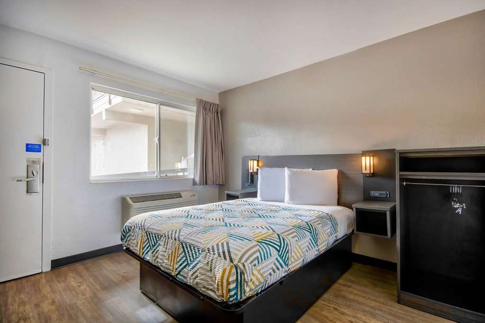 MOTEL 6 - Updated December 2024 - 119 Photos & 41 Reviews - 1701 ...