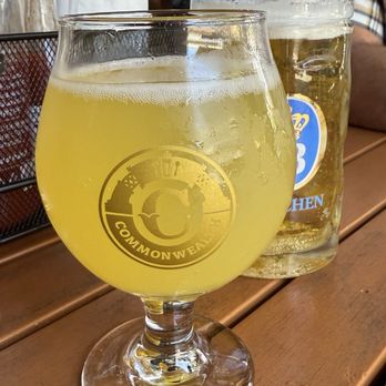 COMMONWEALTH - Updated August 2025 - 820 Photos & 1218 Reviews - 1022 ...