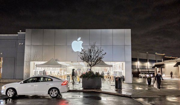 APPLE SUBURBAN SQUARE - Updated December 2025 - 34 Photos & 171 Reviews ...