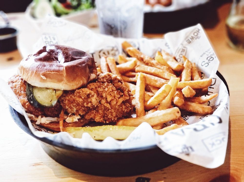 THE HOWE DAILY KITCHEN & BAR - 295 Photos & 338 Reviews - 3675 ...