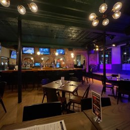 THE MAIN PUB - Updated July 2025 - 229 Photos & 319 Reviews - 306 Main ...