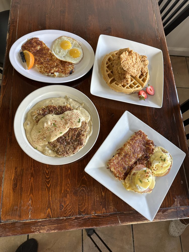 THE HORSESHOE - 243 Photos & 353 Reviews - 154 E 4th St, Benson ...