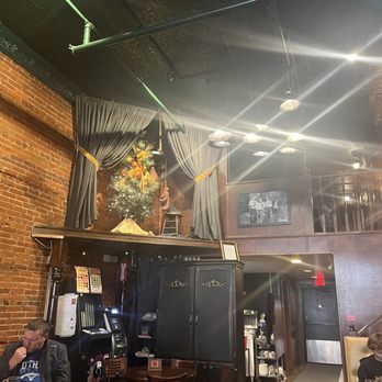 MAD CAPPER SALOON & EATERY - Updated December 2025 - 229 Photos & 181 Reviews - 224 Main St S ...