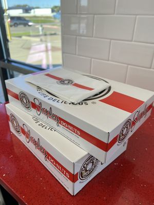 SHIPLEY DO-NUTS - Updated September 2025 - 20 Photos & 25 Reviews - 502 ...